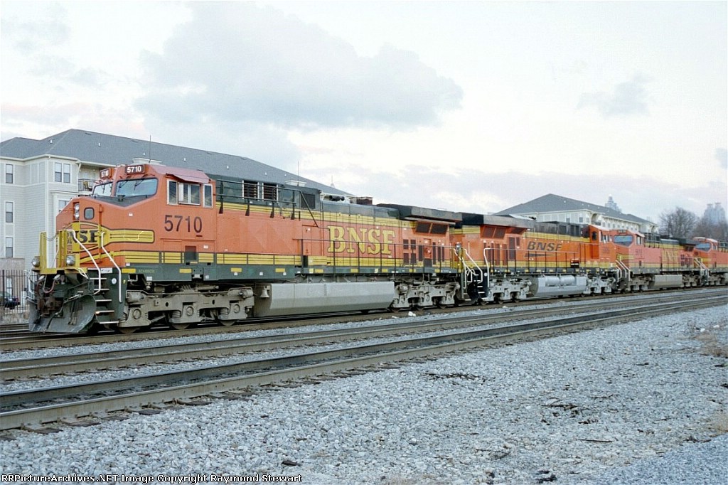 BNSF 5710